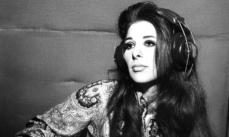 Best Bobbie Gentry Songs: 10 Essentials You Need To Hear | uDiscover