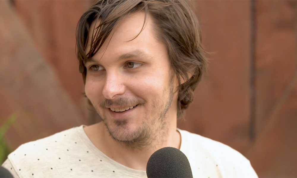 Charlie Worsham Says Country Is A State Of Mind In Long Road Interview