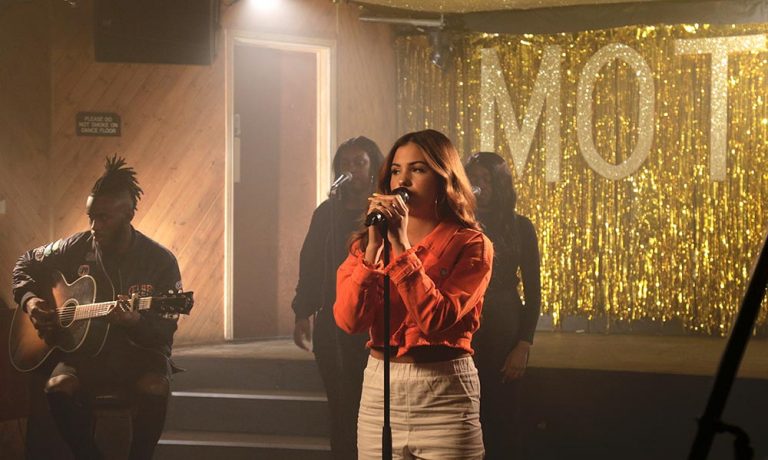 Watch Mabel Perform Acoustic Version Of One Shot For LADbible