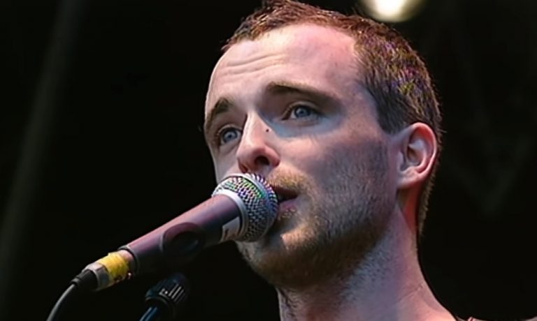 Watch Travis Performing Driftwood from Live At Glastonbury 99