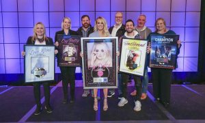 Carrie Underwood Celebrates Platinum Status For 'Cry Pretty' Album