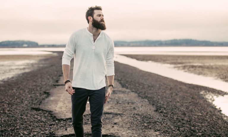 Jordan Davis Releases 'Almost Maybes' Ahead Of New Self-Titled EP