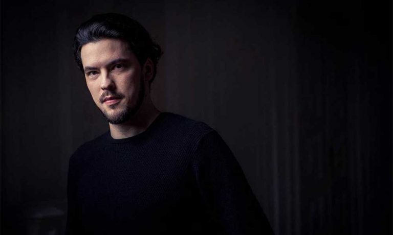 Baritone Andrè Schuen Signs To Deutsche Grammophon | uDiscover