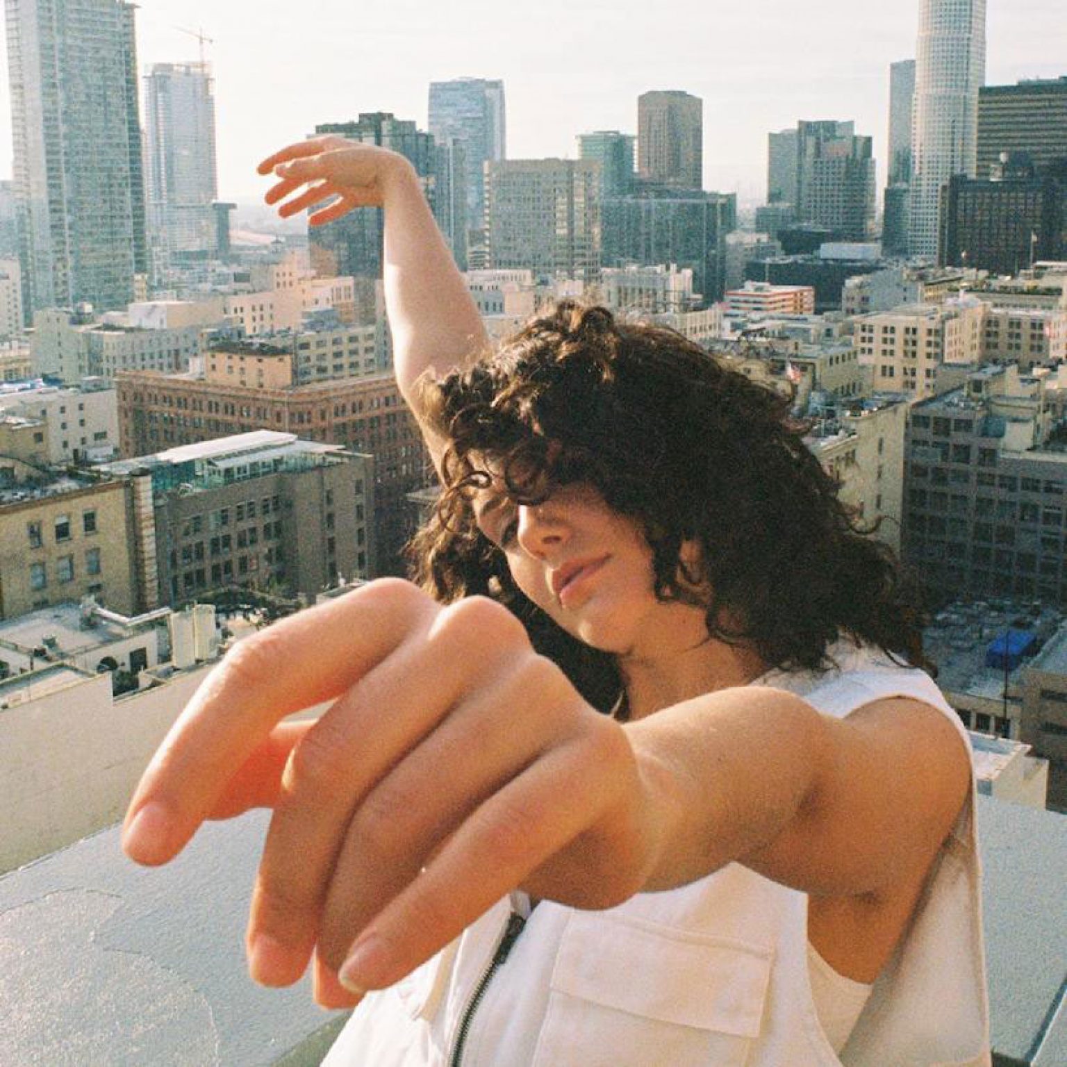 Electro-Pop Singer EVAN GIIA’s Drops Joyful New Single ‘Tiny Life’