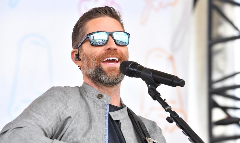 Josh Turner Goes Forward Into The 90s With Nostalgic New Video