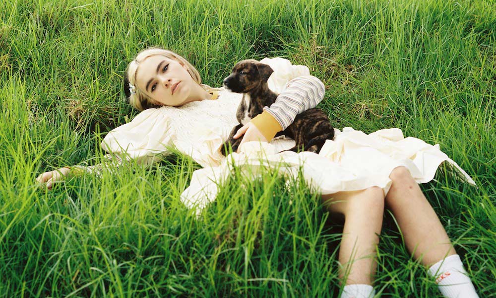 BENEE Releases Debut Album ‘Hey U,’ Music Video For ‘Kool’