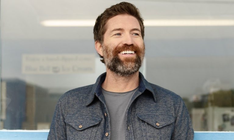 Country Star Josh Turner Announces First-Ever Live-Stream Concert