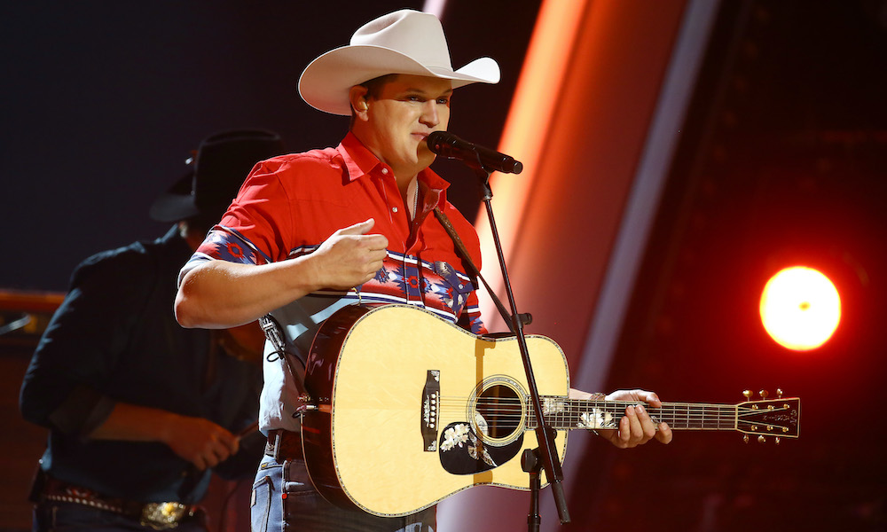 Watch Jon Pardi Perform Keith Whitley's 'Somebody's Doin' Me Right'