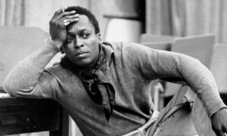 Miles Davis - Legendary Jazz Trumpeter | uDiscover Music