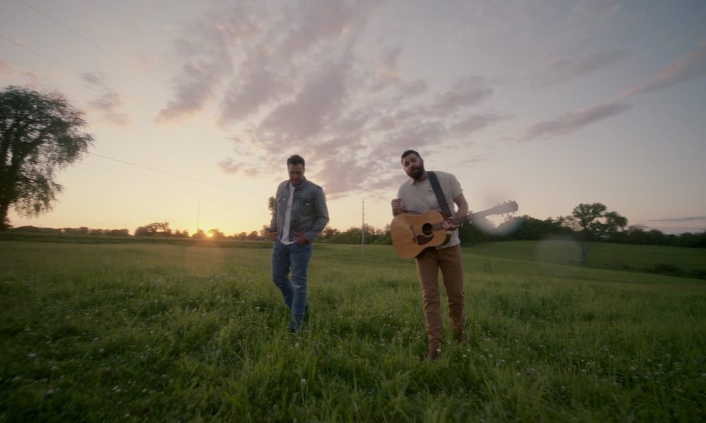 Jordan Davis Releases Music Video For New Single, ‘Buy Dirt’