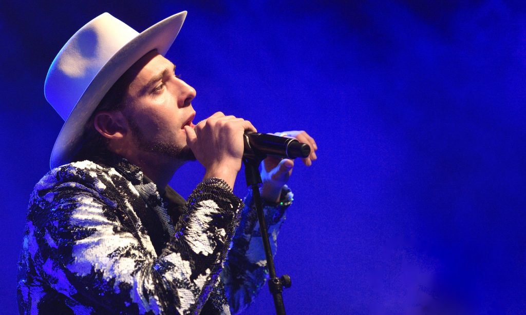 Sam Williams Offers A Fresh Spin On Elvis’ Classic ‘Blue Christmas’