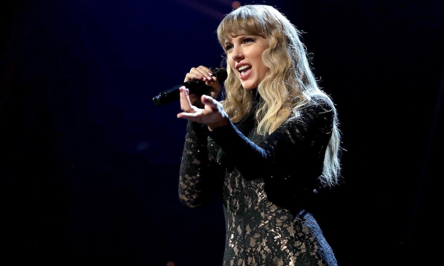 Taylor Swift’s Collaboration With Chris Stapleton Soars On Country Charts Taylor Swift’s Collaboration With Chris Stapleton Soars On Country Charts