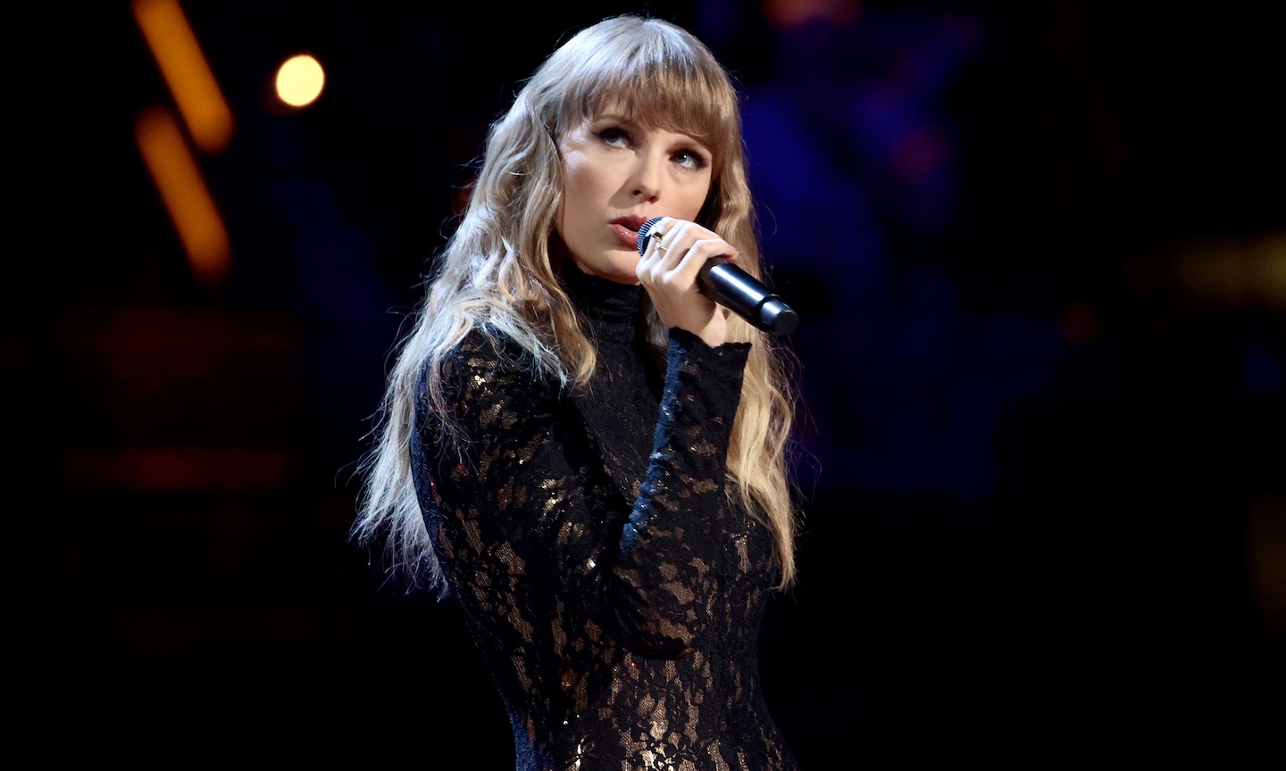 Taylor Swift Drops ‘Red (Taylor’s Version),’ Track With Chris Stapleton Taylor Swift Drops ‘Red (Taylor’s Version),’ Track With Chris Stapleton