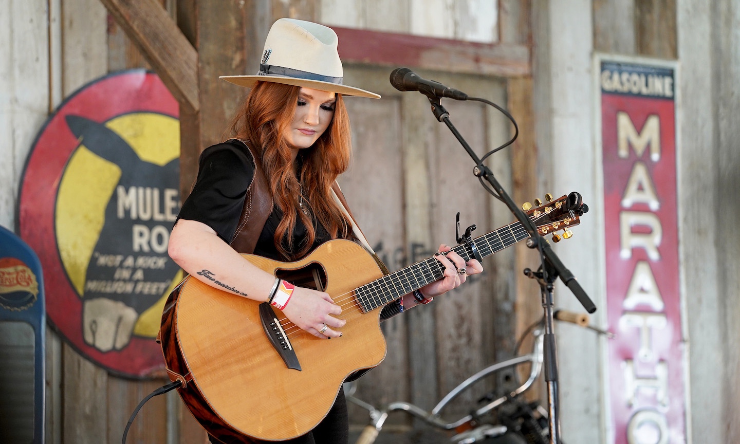 Layla Tucker Pays Tribute To Merle Haggard On ‘Misery And Gin’ Cover
