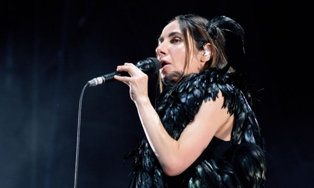 PJ Harvey - Distinctive And Uncompromising Performer | uDiscover Music