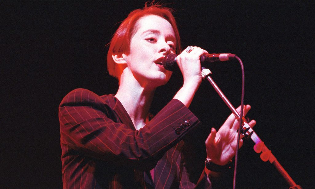 Suzanne Vega - Iconic Singer-Songwriter | uDiscover Music
