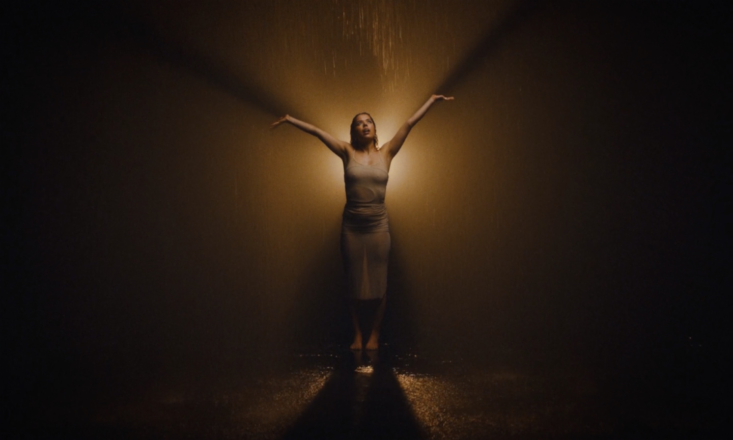 Watch Nilüfer Yanya’s Video For ‘The Dealer’