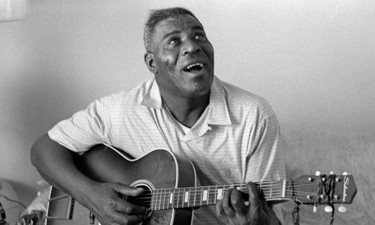 'Spoonful': The Story Behind Howlin’ Wolf’s Classic Blues Song