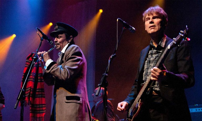 Darryl Hunt, Bassist With The Pogues, Dead At 72