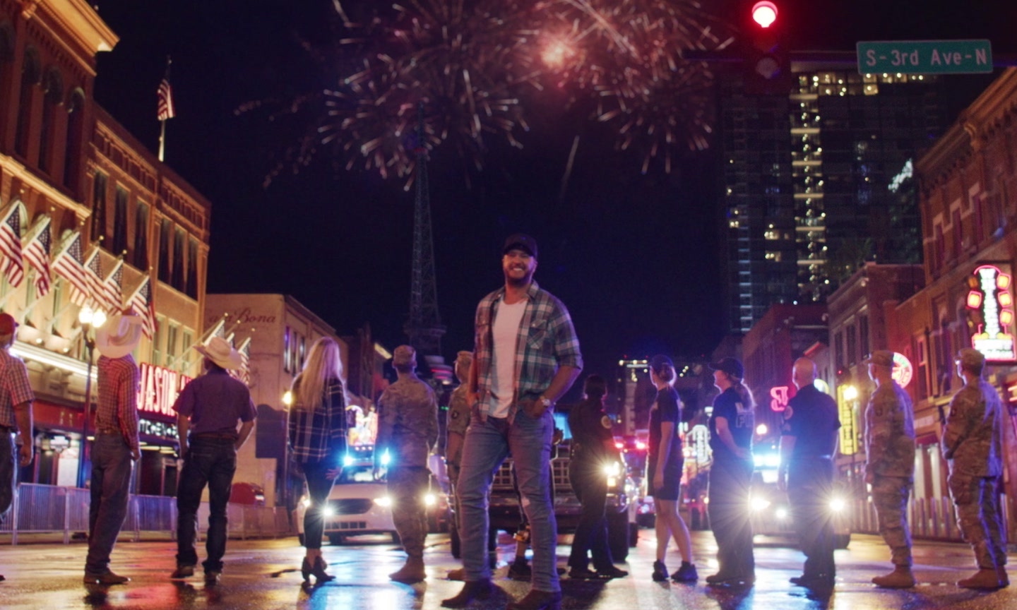 Luke Bryan Releases Video For ‘Country On’