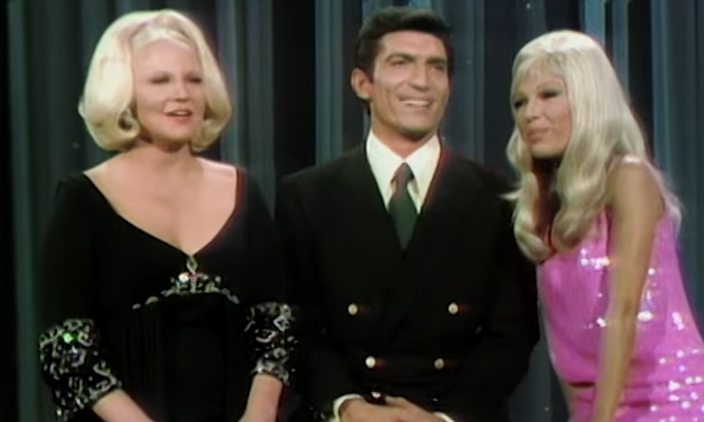 Watch Peggy Lee, Sergio Franchi, Nancy Sinatra Together On ‘Ed Sullivan’