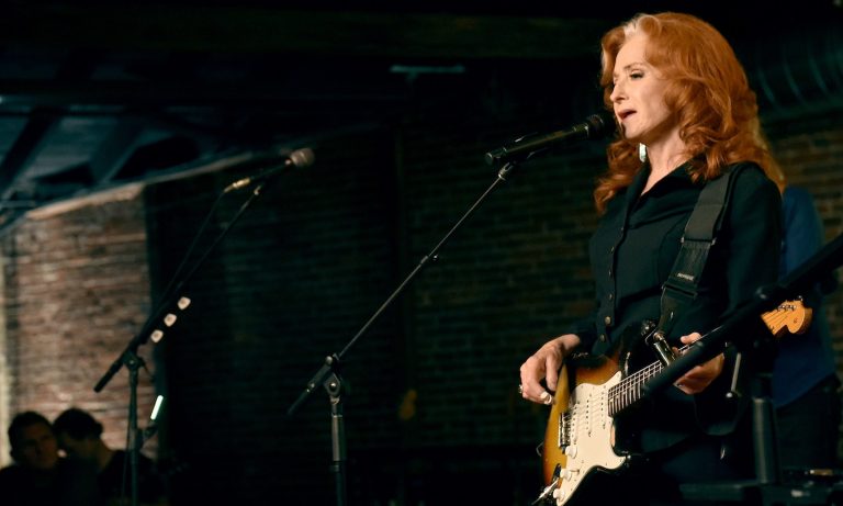 Bonnie Raitt - American Country Blues Singer-Songwriter | uDiscoverMusic