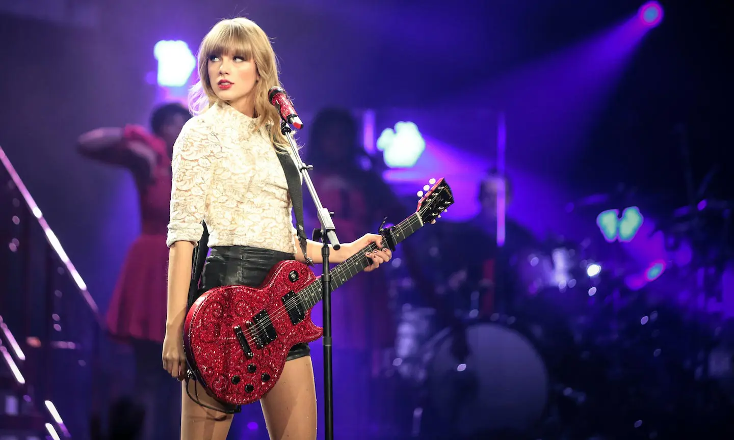 ‘September’: Taylor Swift’s Reimagining Of A Soul Classic | uDiscover