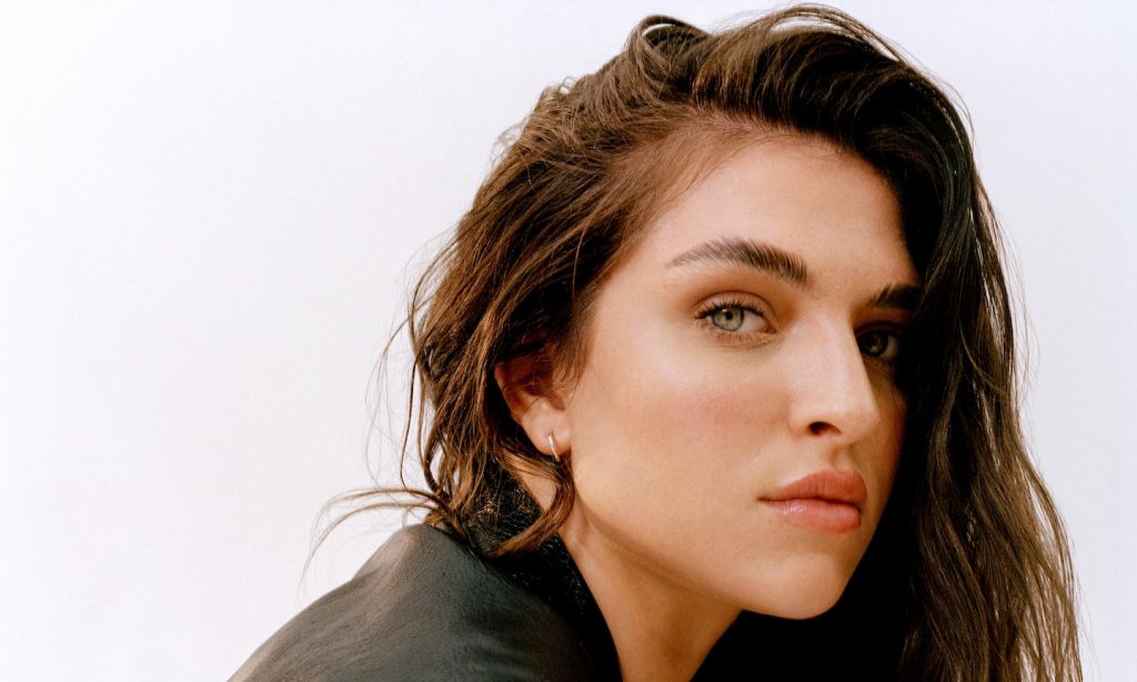 Mae Muller Returns With ‘I Just Came To Dance’