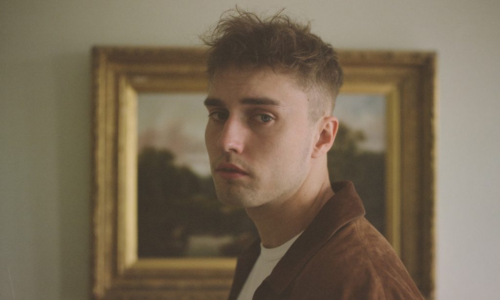 Sam Fender Shares Moving New Song ‘Wild Grey Ocean’ | uDiscover