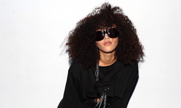 Jenevieve Releases Original Holiday Single ‘Christmas Special’