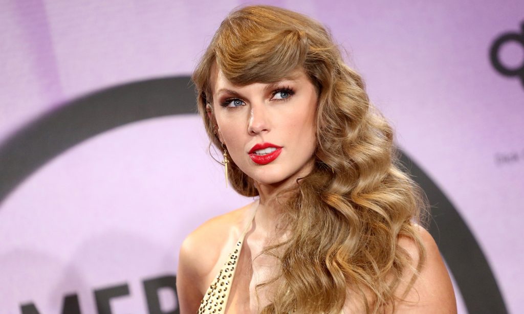 Taylor Swift Returns To No.1 On Billboard Albums Chart