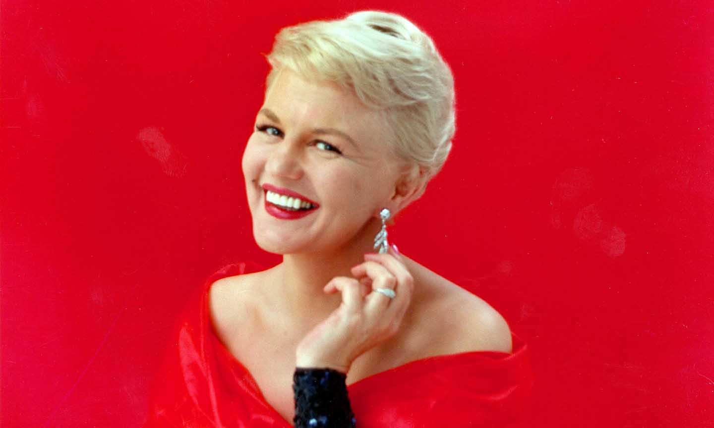 A Peggy Lee Christmas Keeps The Fever At Bay | uDiscover