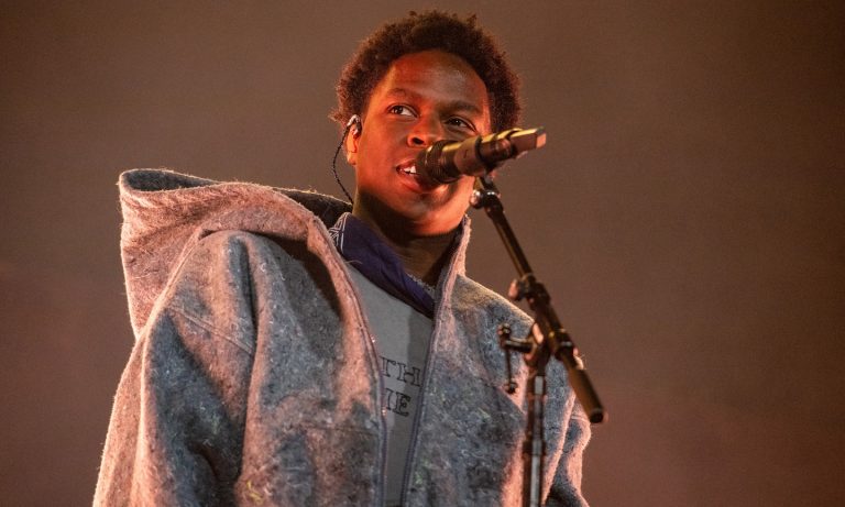 Daniel Caesar Returns With New Single ‘Do You Like Me?’