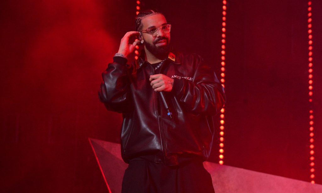 Drake Plays All The Hits At Apollo Theater Debut