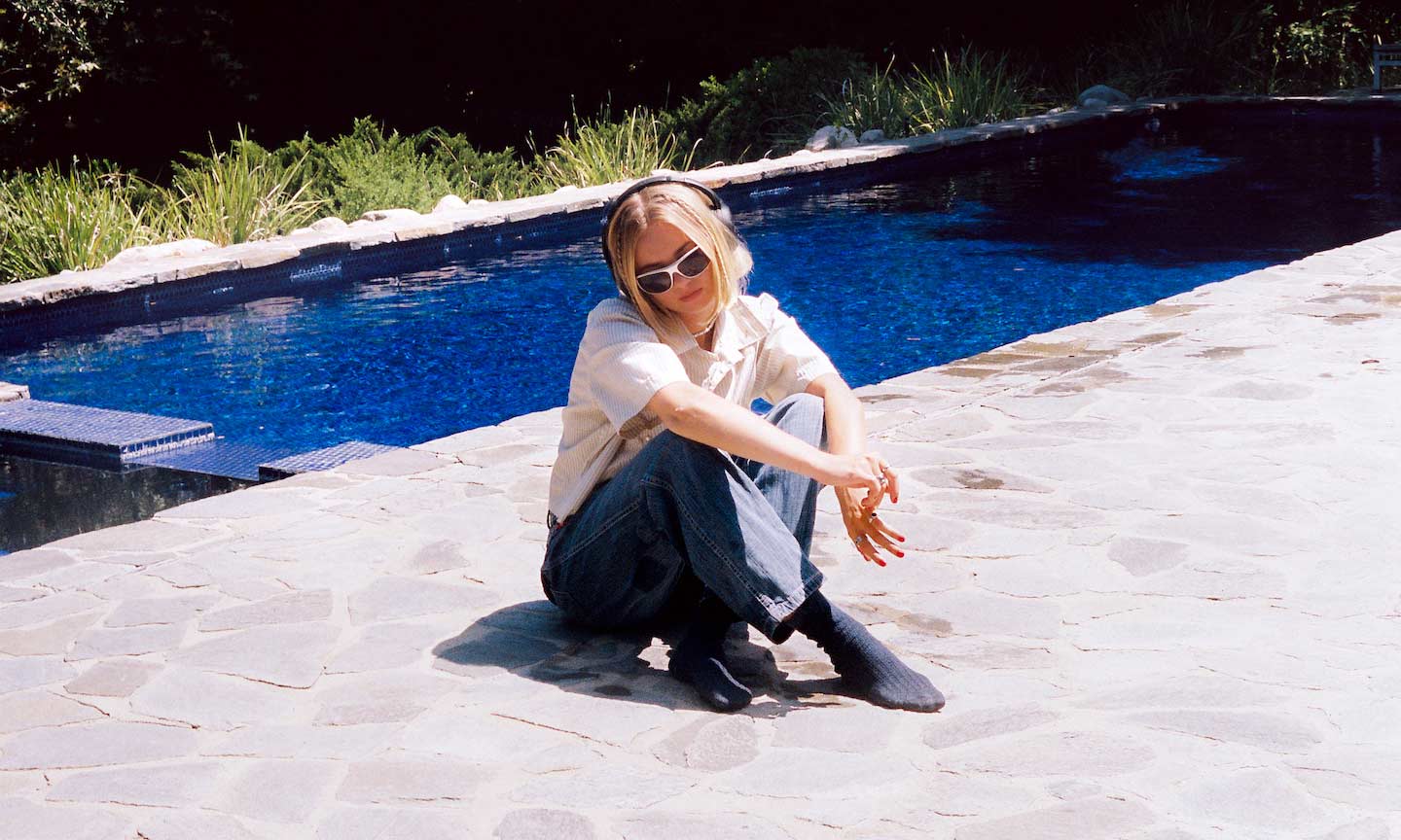 Claire Rosinkranz Drops ‘Sad in Hawaii’ Ahead of North American Tour