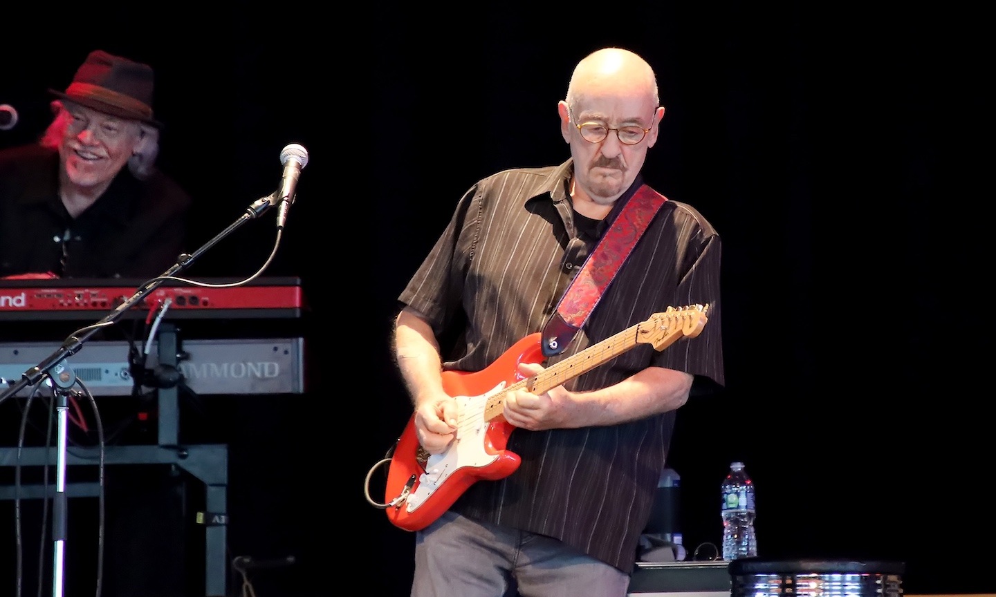 Dave Mason’s ‘Endangered Species’ Tour Includes CMA Theater Stop