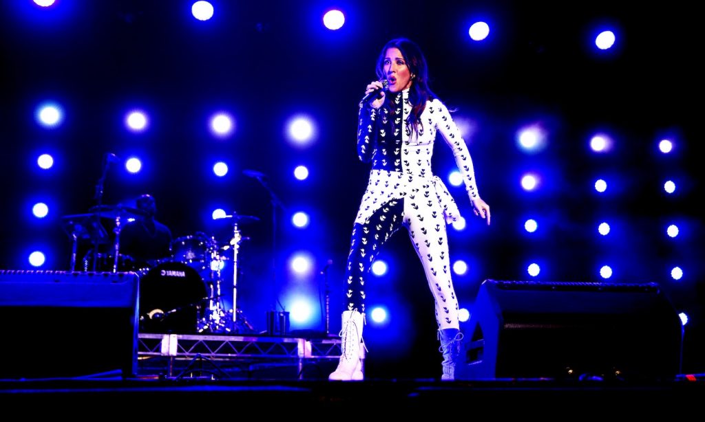 Listen To Ellie Goulding Cover Cara Dillon’s ‘She Moved Through the Fair’