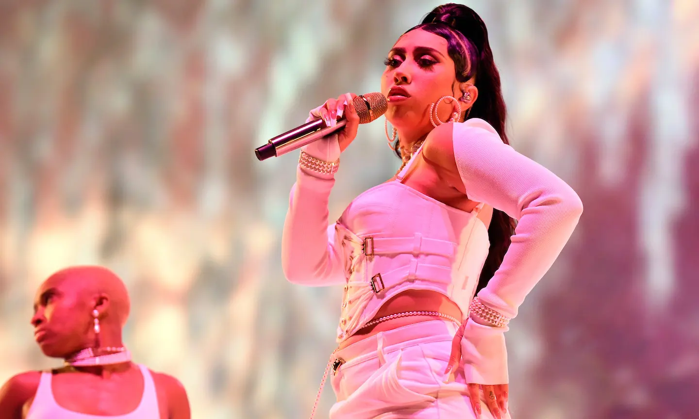 Kali Uchis Stops By ‘Jimmy Kimmel’ To Perform ‘Moonlight’