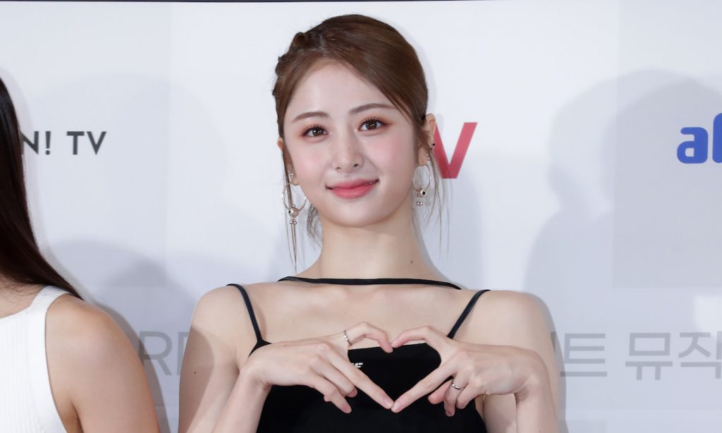 LE SSERAFIM’s Huh Yunjin Announces New Solo Song ‘Love You Twice’