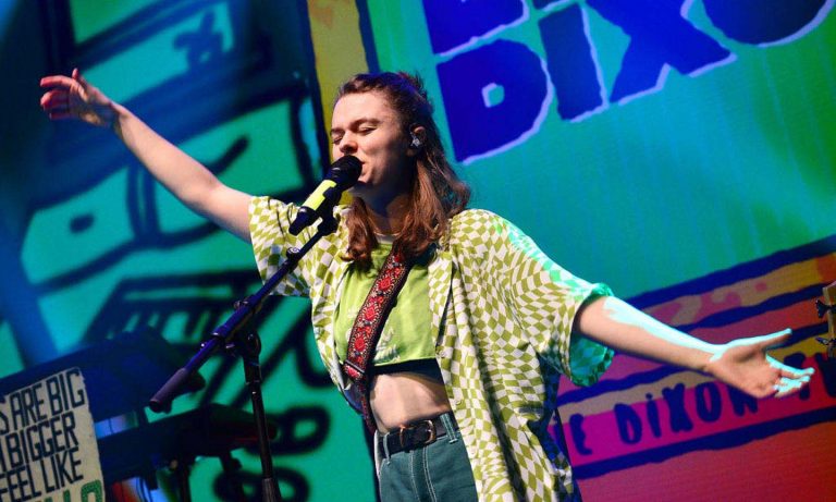 Ellie Dixon Shares Warm And Addictive New Single Dopamine