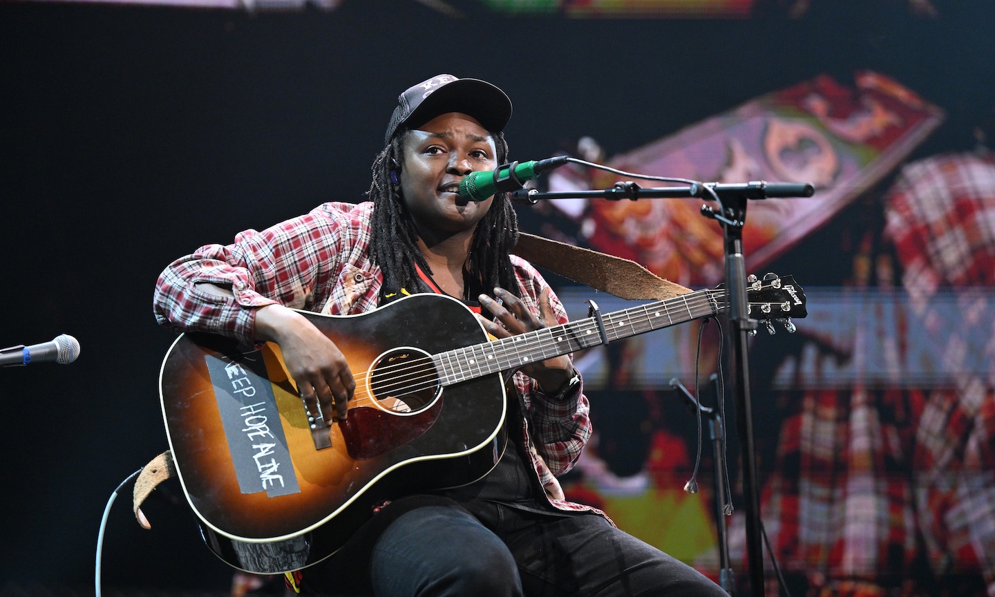 Joy Oladokun Shares Performance Video For ‘Taking Things For Granted’ Joy Oladokun Shares Performance Video For ‘Taking Things For Granted’