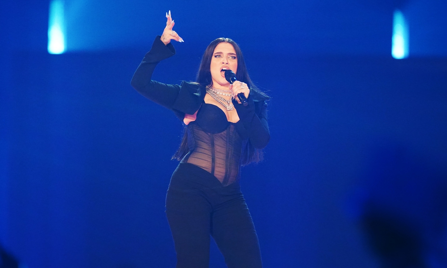 Mae Muller Announces Debut Album ‘Sorry I’m Late’