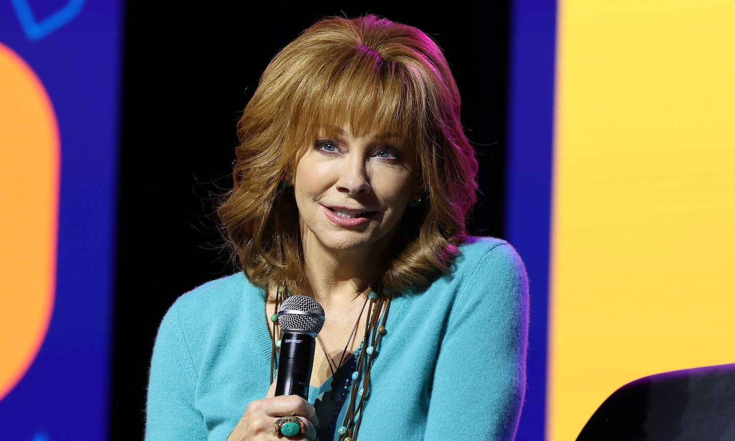 Reba McEntire Reunites With ‘Reba’ Co-Star For Ryman Book Event