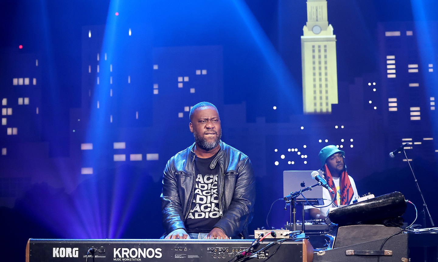 Robert Glasper Preps Halloween Gig With Common