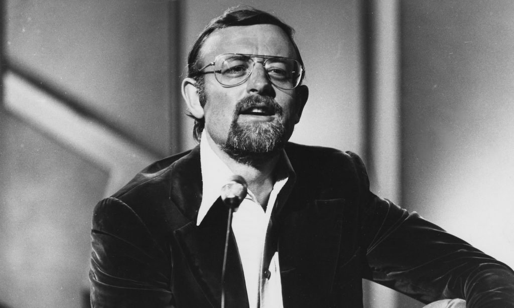 Roger Whittaker, Longtime Easy Listening Vocal Favorite, Dies At 87
