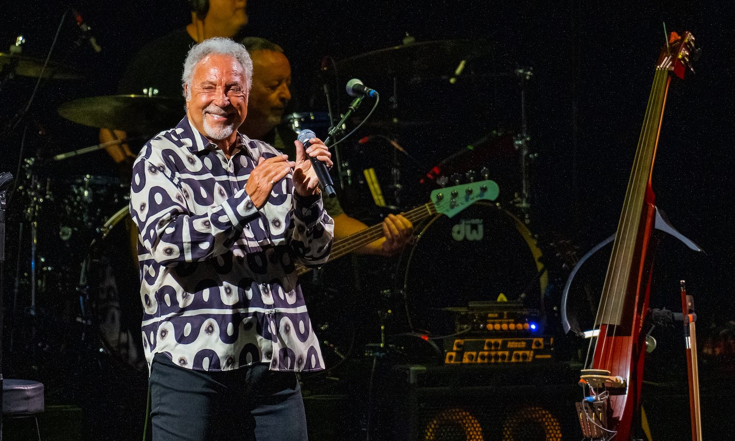 Tom Jones Announces UK Dates For December On ‘Ages & Stages’ Tour