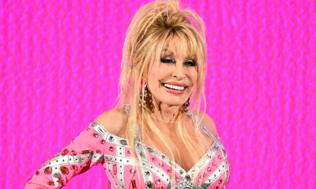 Dolly Parton To Perform Thanksgiving NFL Halftime Show