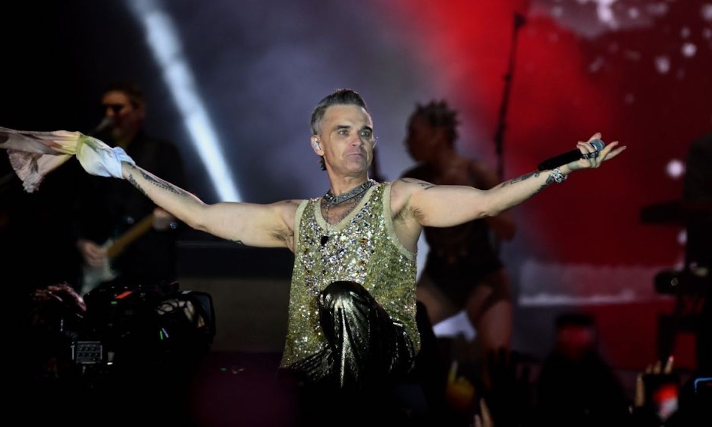 Robbie Williams Netflix Documentary Shares 1st Trailer | uDiscover