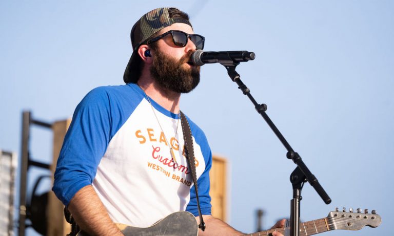 Jordan Davis Extends ‘Damn Good Time’ Tour With New Dates