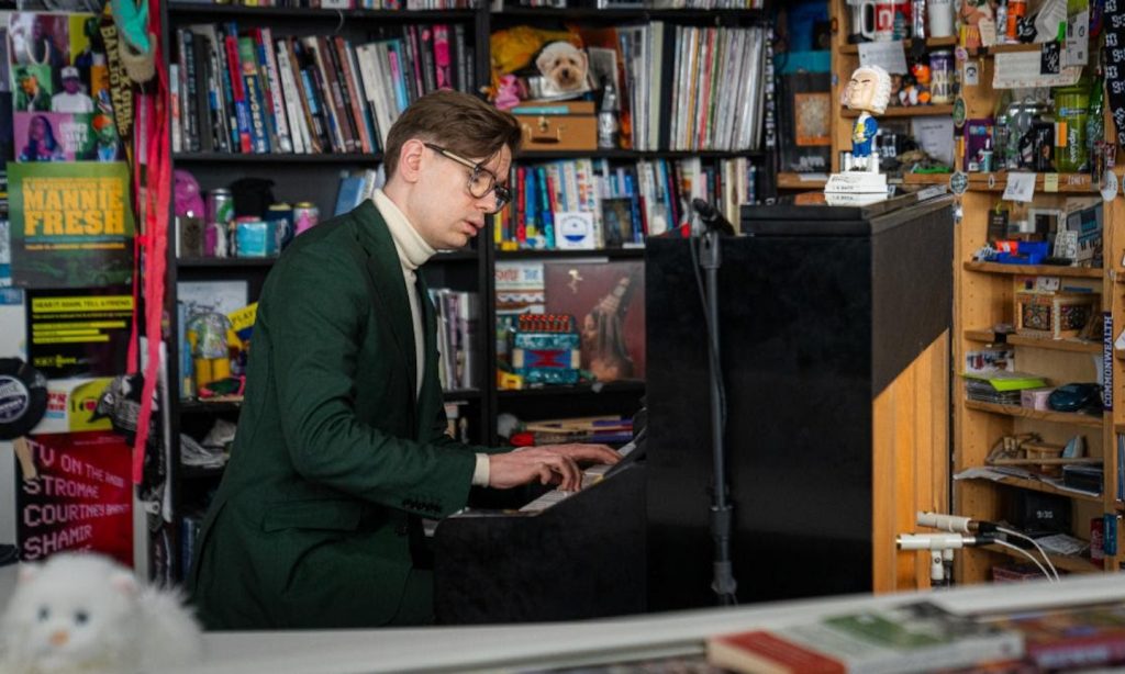 Víkingur Ólafsson Shares NPR ‘Tiny Desk’ Performance